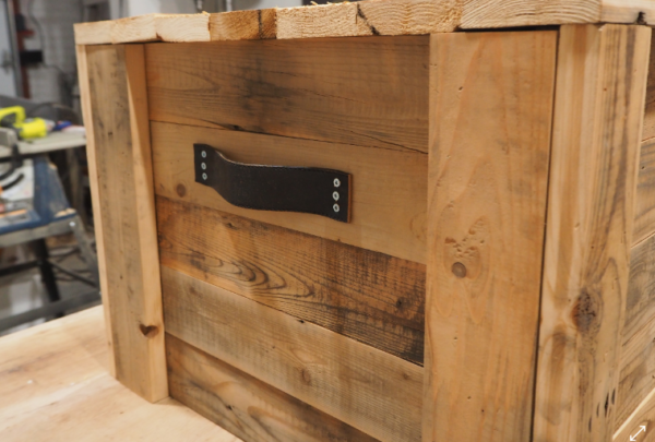 Build a storage chest from reclaimed wood - DIY Montreal