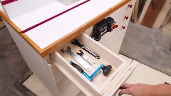 Router Cabinet – DIY Router Table Build | DIY Montreal