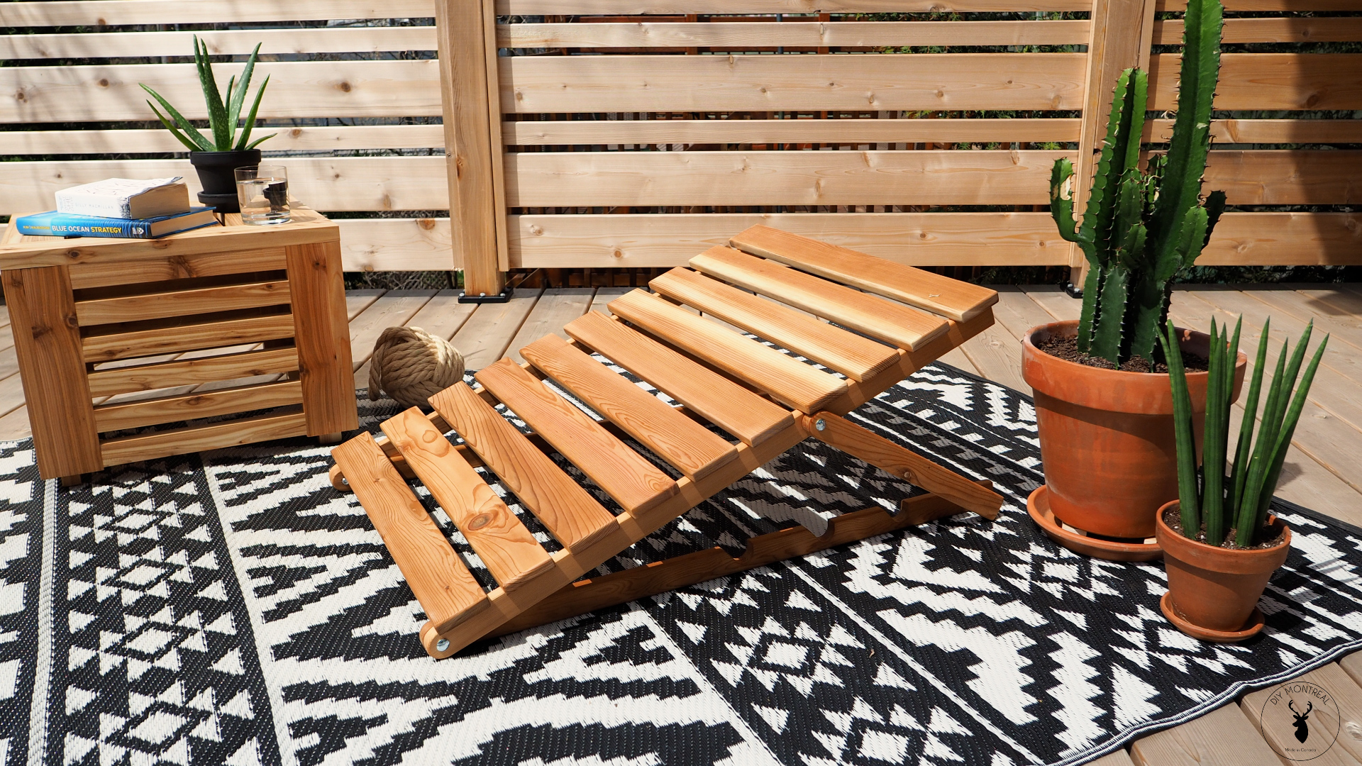 Deck Wedge | Semi-chaise lounge - DIY Montreal