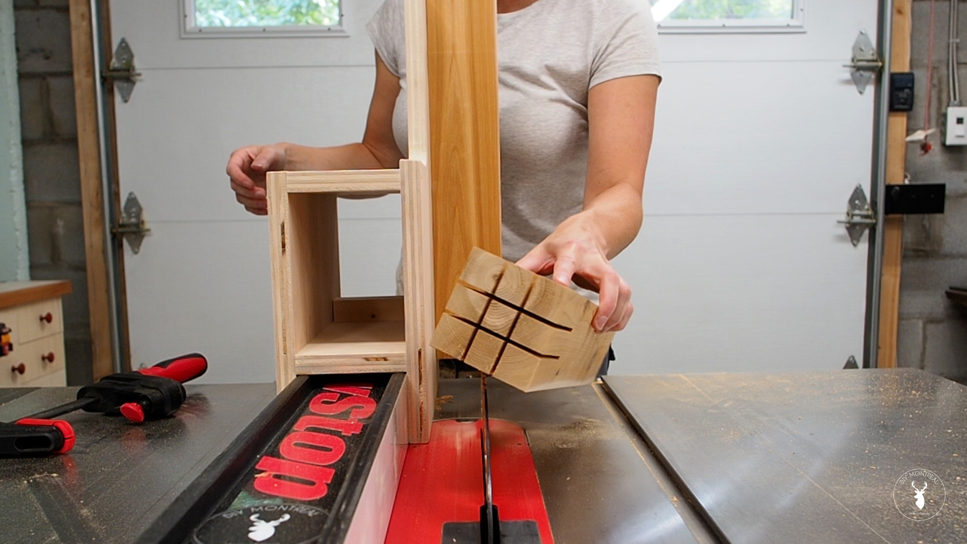 Build an Outdoor Coffee Table with Castle Joints - DIY Montreal