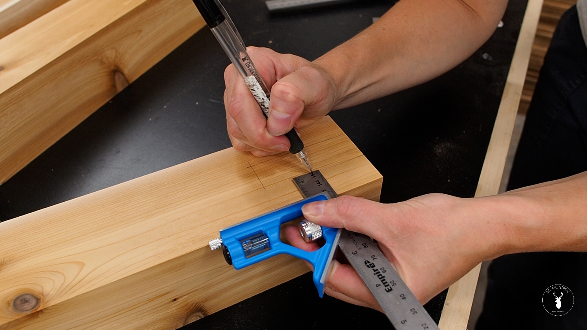 Build an Outdoor Coffee Table with Castle Joints – DIY Montreal