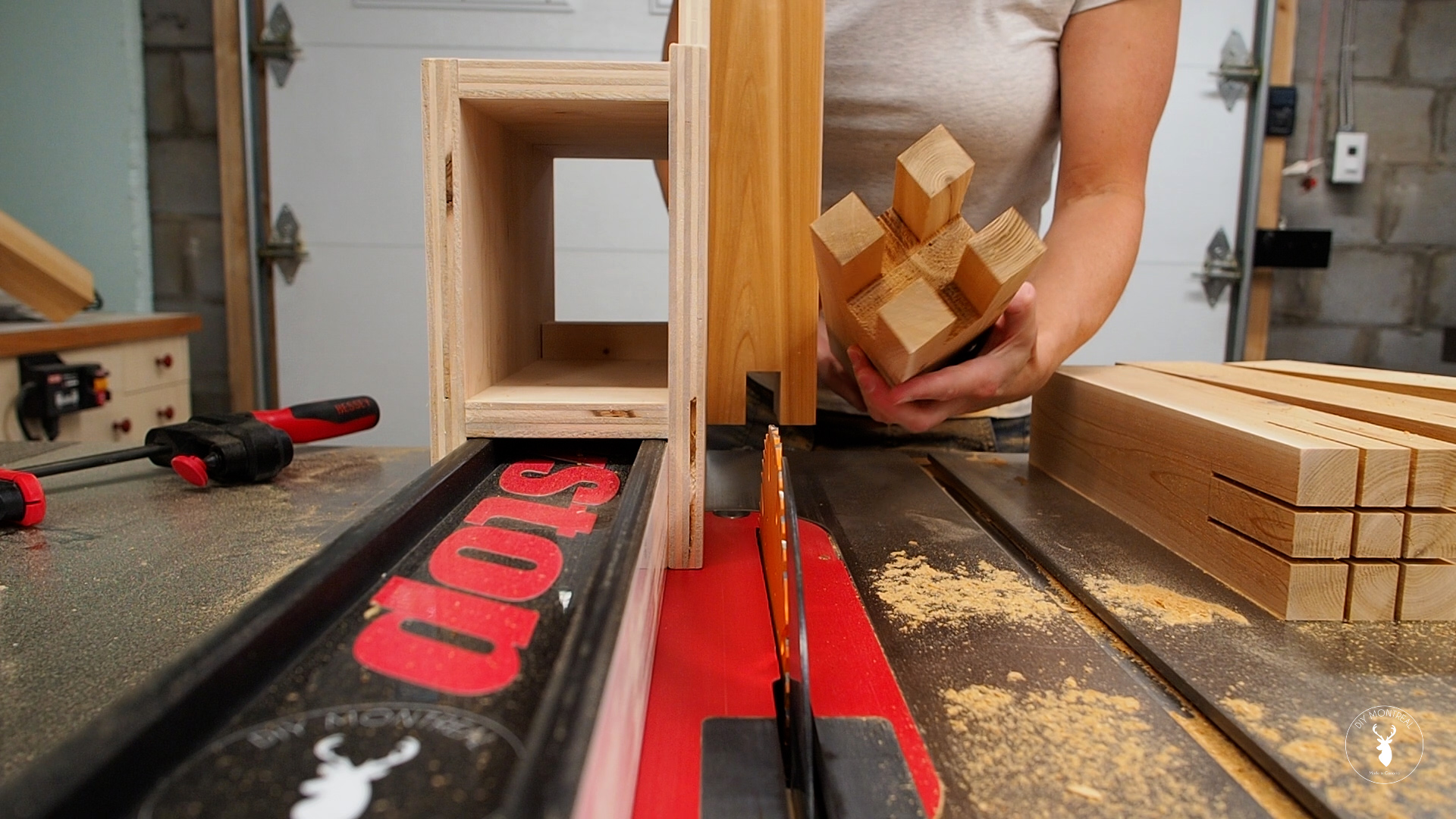 Build an Outdoor Coffee Table with Castle Joints – DIY Montreal