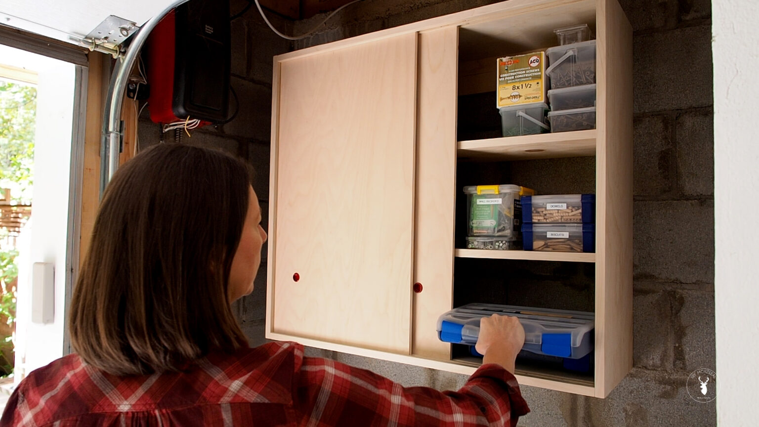 DIY Storage Cabinet With Sliding Doors - DIY Montreal